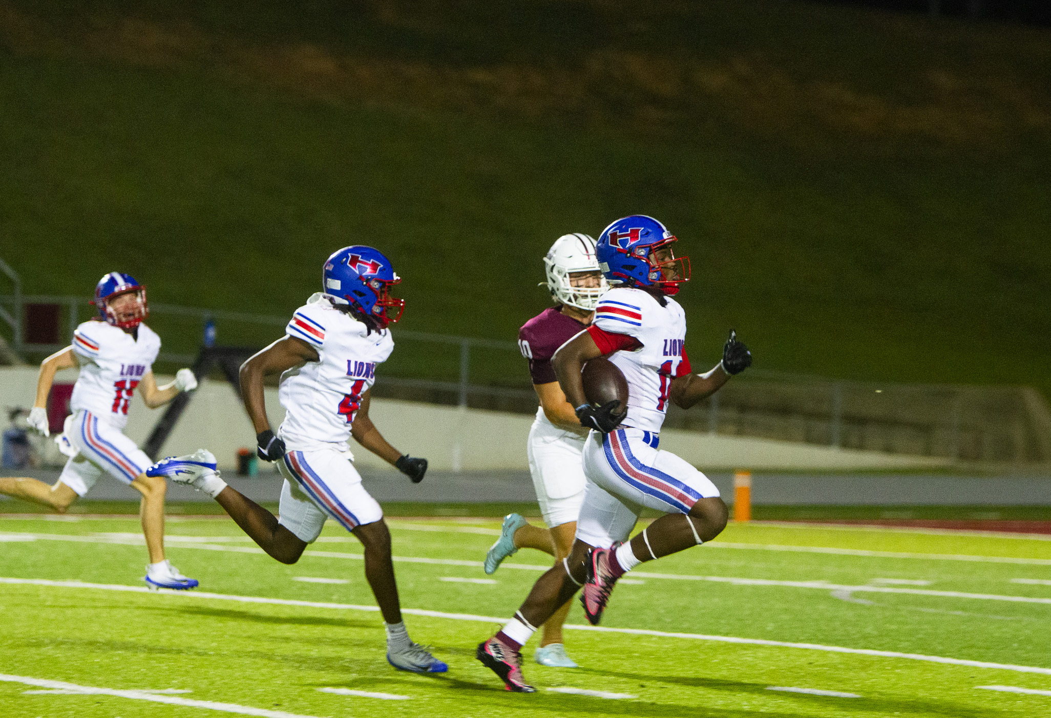 Football: Henderson lights up scoreboard, downs Palestine 67-31 | The ...