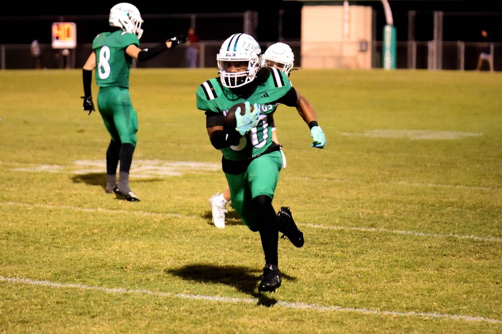 Football: Grapeland’s fast start holds off Overton rally, 37-27 | The ...