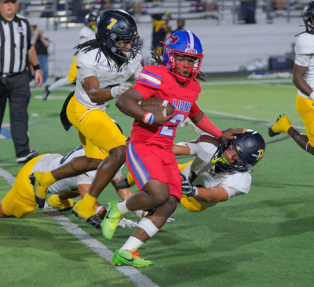 Football: Pine Tree powers past Henderson, 49-21 | The Henderson News