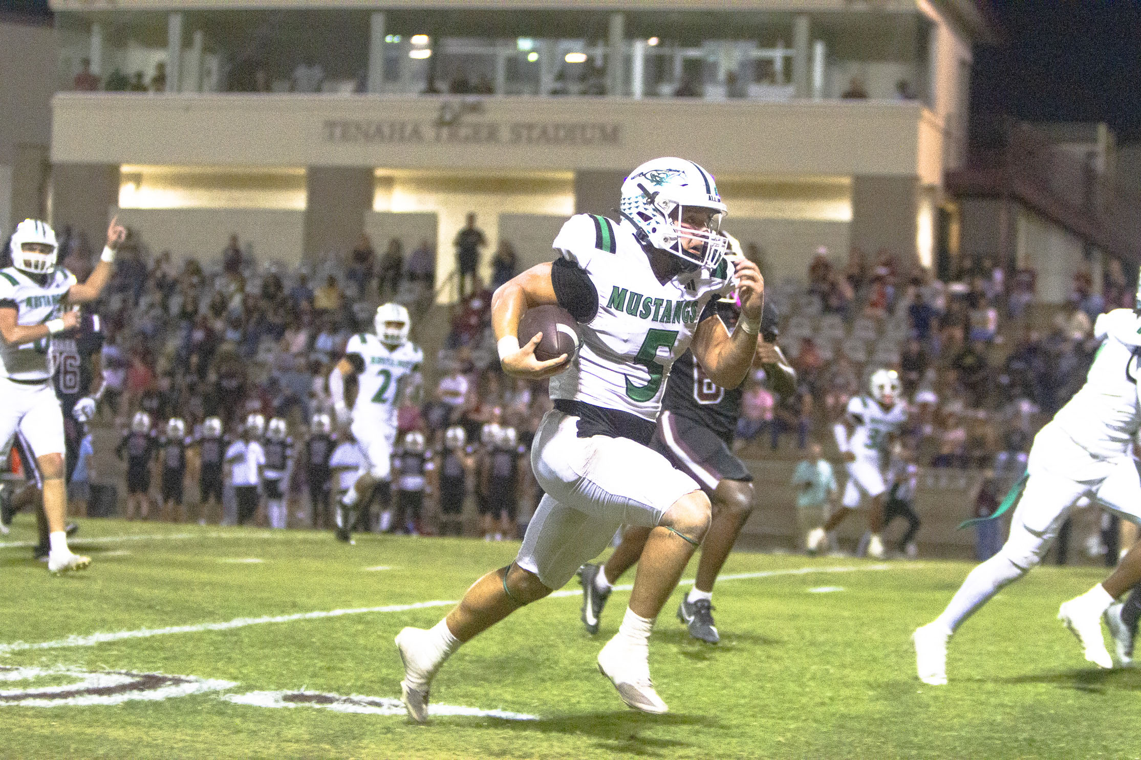 Football: Weir leads Overton past Tenaha, 42-7 | The Henderson News