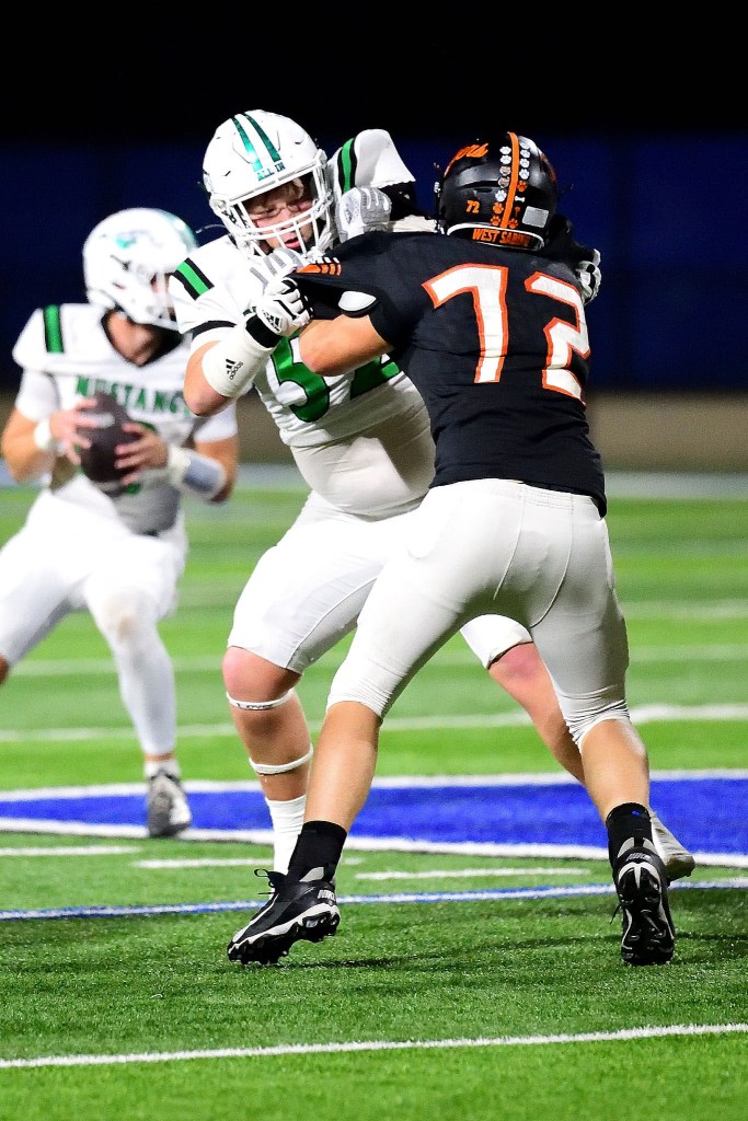 Holleman’s 5 touchdowns power Overton to 49-20 bi-district win over ...